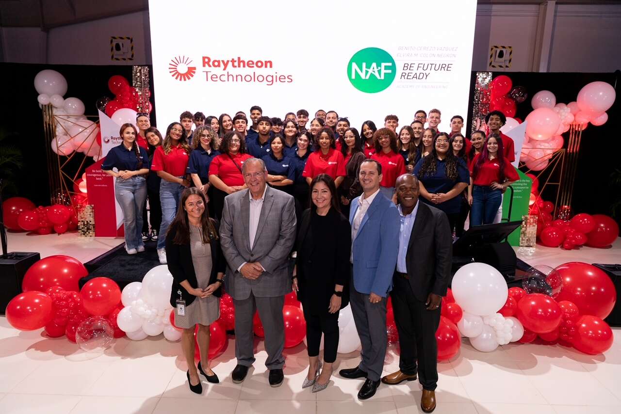 Se gradúan los primeros 47 estudiantes boricuas de la escuela superior ...